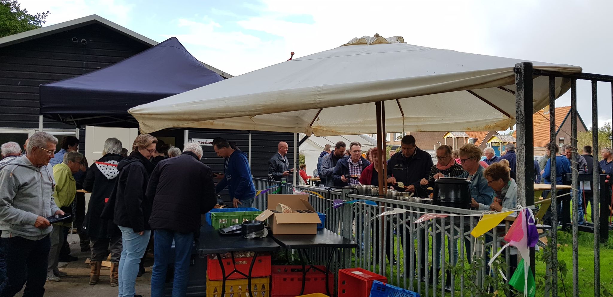 Grote opkomst bij Dorps-bbq Grote opkomst bij Dorps-bbq